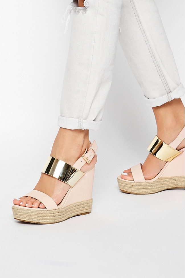 Este verano consigue el calzado perfecto subiéndote a un par de cuñas ...